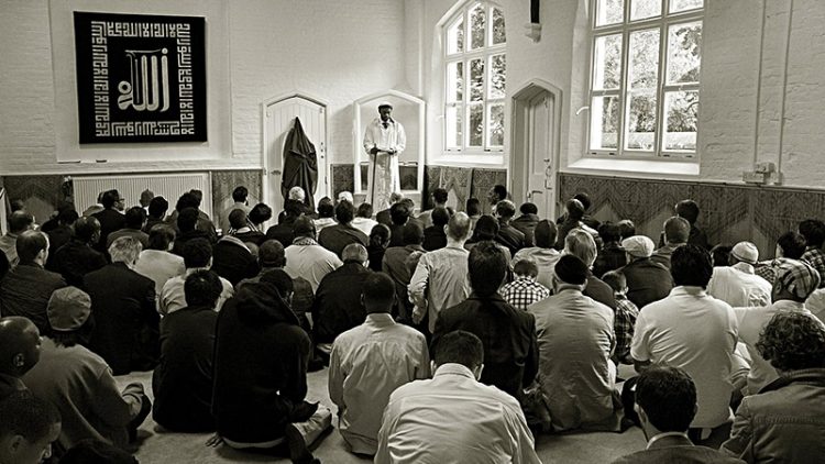 „Etabliert das Gebet!“ – Aufgabe der Gemeinschaft – Islamische Zeitung